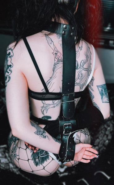 Handcuff and Neck Collar Restraints: The Ultimate Bondage Set ...